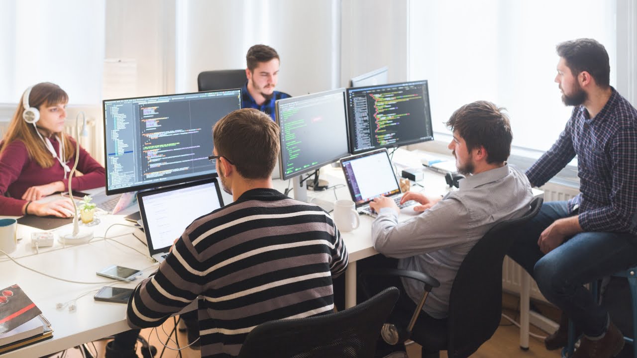 The Pros and Cons of Open Source vs Proprietary Software Development ...